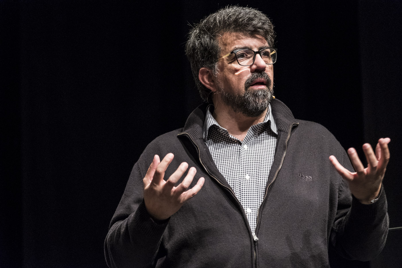 Video review: "Digital Society" by Genis Roca | Elvis Ortega-Ochoa